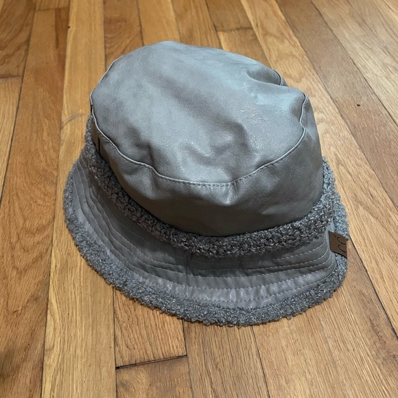 CC Boutique | Accessories | Cc Sherpa Accent Reversible Bucket Hat ...